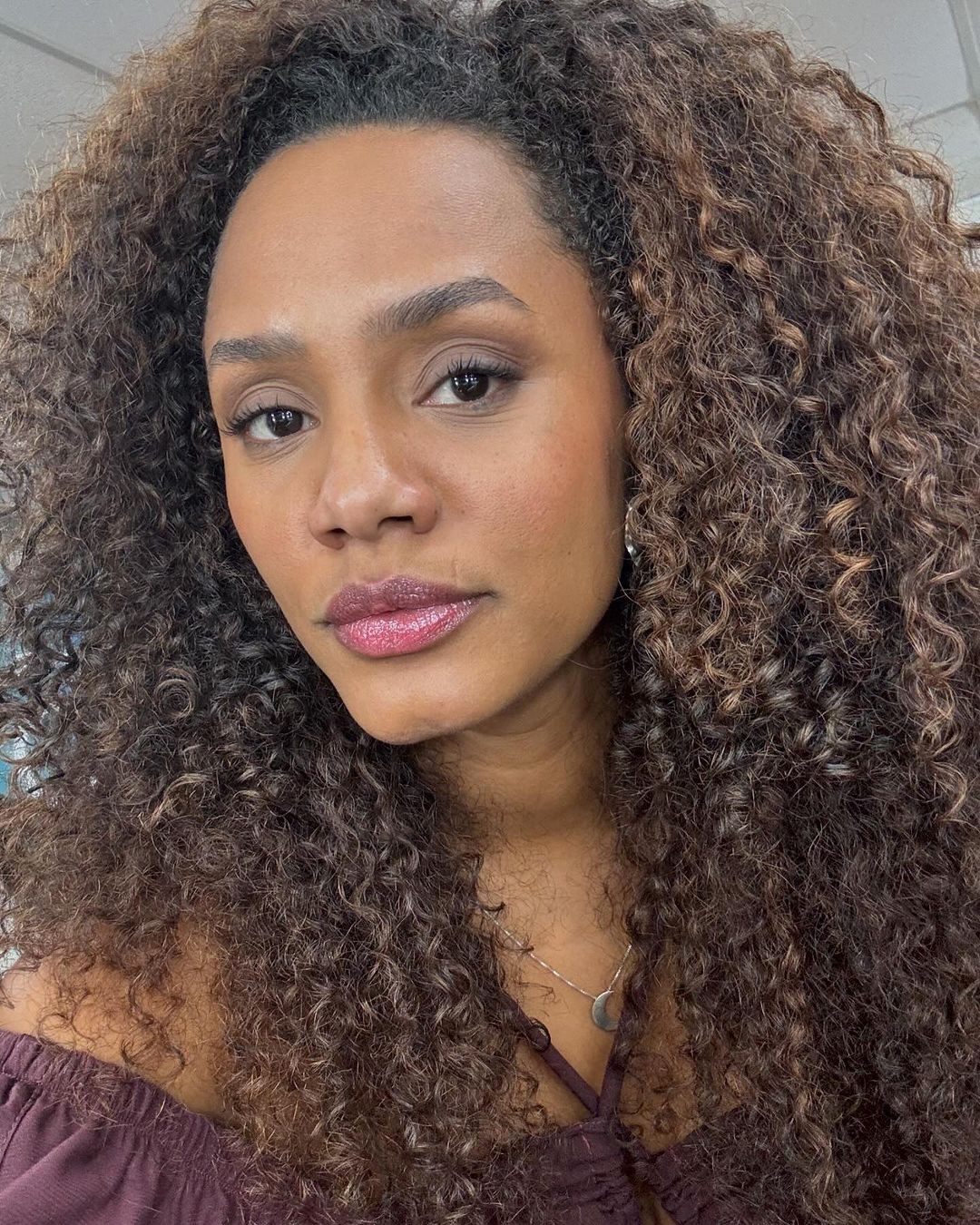 Jéssica Ellen explica por que não mostra o rosto do filho nas redes ...