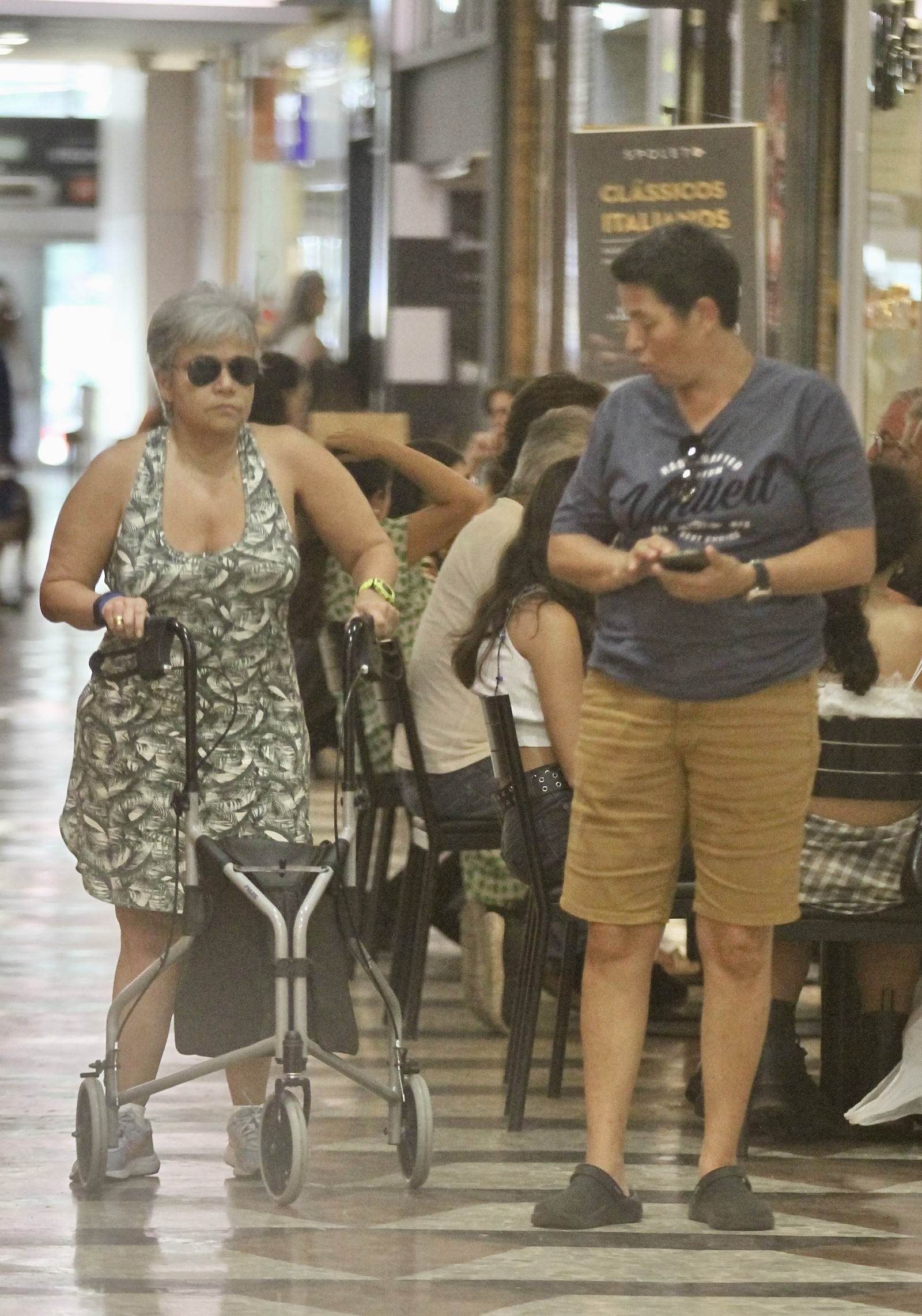 Claudia Rodrigues é fotografada em passeio com namorada e apresenta ...
