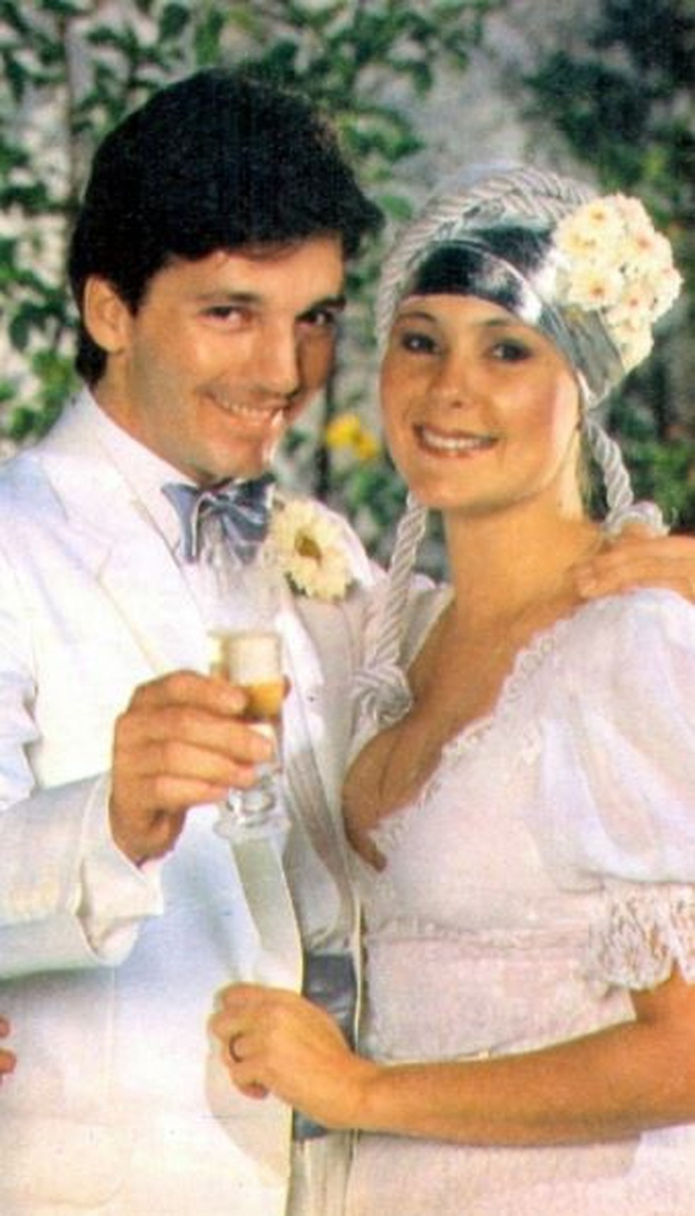 Elizabeth Savalla reúne os quatro filhos, noras e ex-marido, galã dos ...