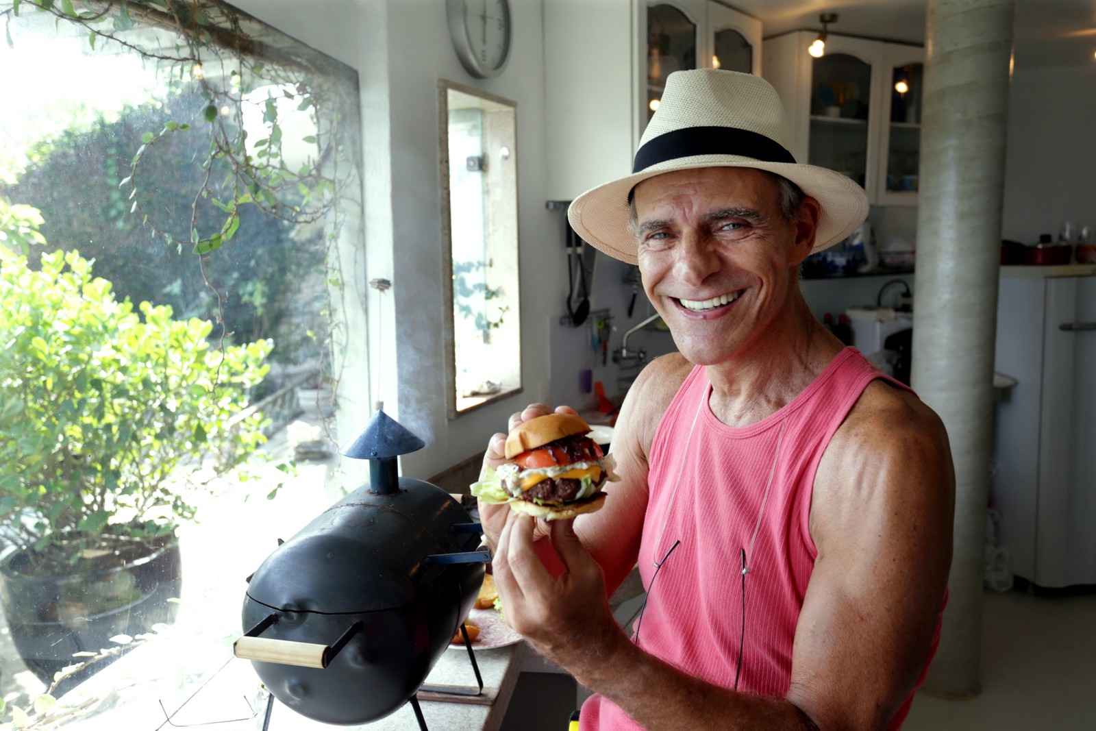 De ator despejado a beijão de atrizes: Relembre os melhores flagras do ano