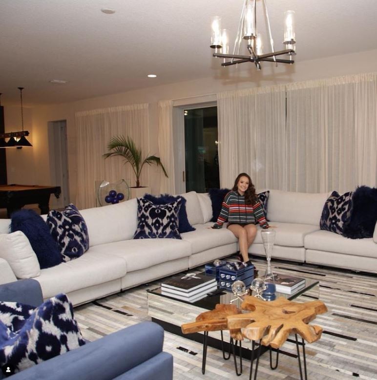 De caderno a operadora de celular: saiba o que fez a fortuna de R$ 30 ...