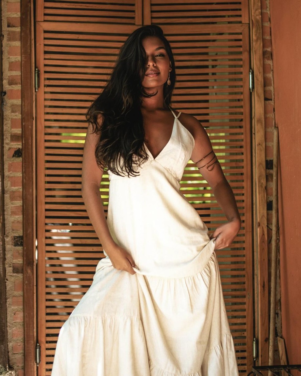 Mell Muzzillo surge belíssima em ensaio de biquíni e é elogiada ...