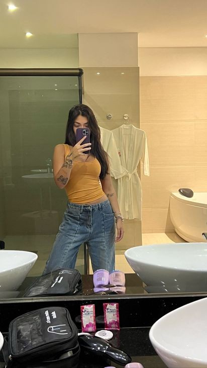 Modelo e influenciadora de 18 anos é a nova namorada da DJ Bárbara Labres