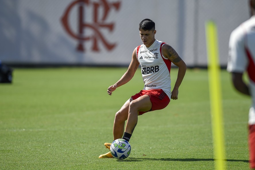 Luiz Araújo pode fazer estreia pelo Flamengo e acirrar ainda mais ...