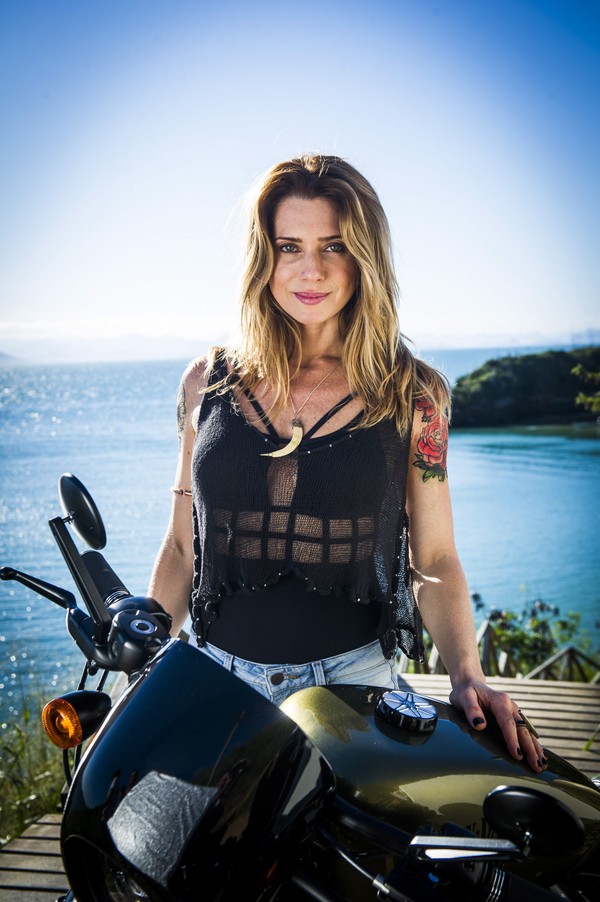 Nos 51 anos de Letícia Spiller, relembre transformações visuais da ...