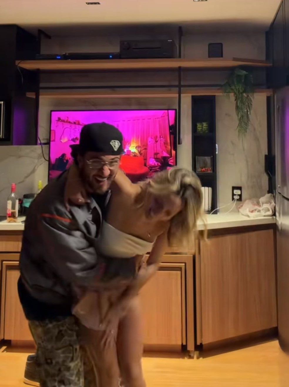 Está rolando! Ex-BBB Samira engata affair com youtuber famoso