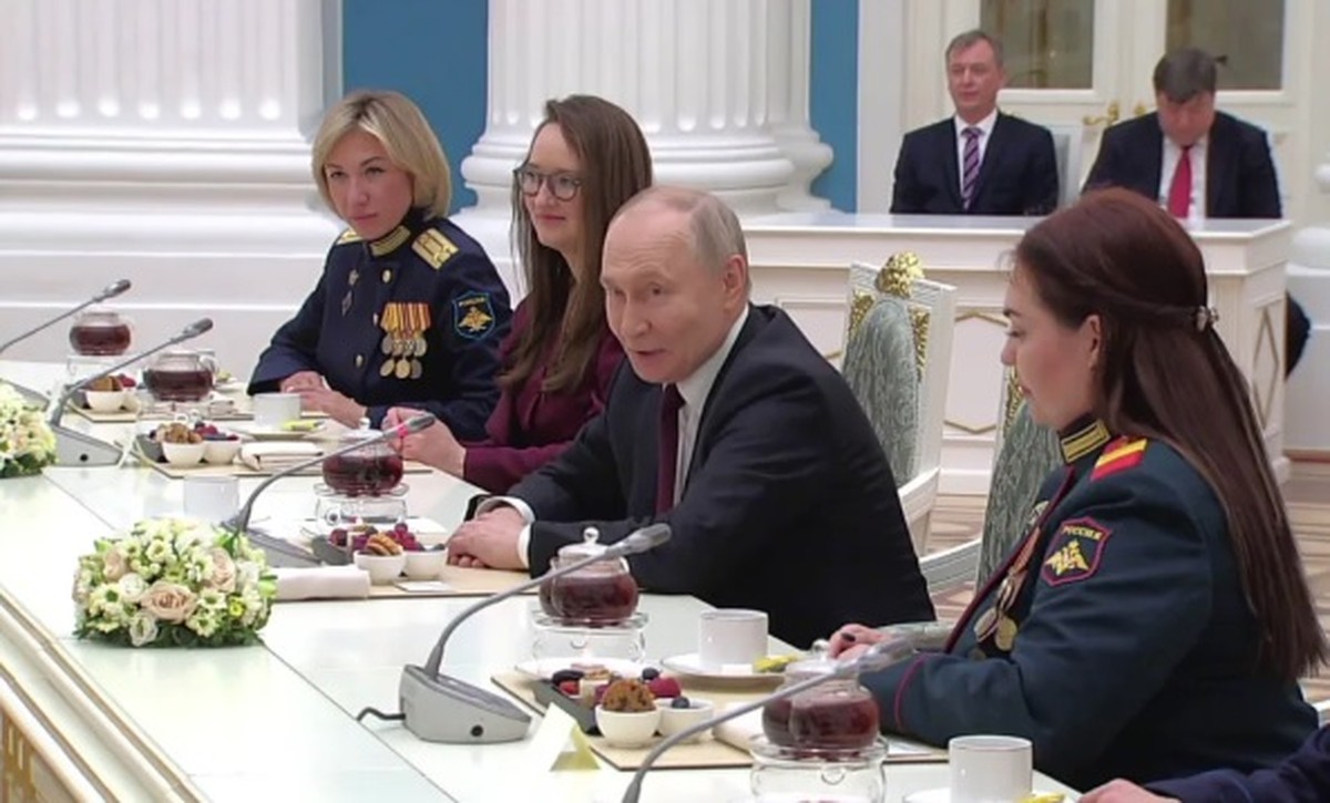 Putin: 'Mulheres devem ficar bonitas e atraentes em casa' e cuidar dos ...