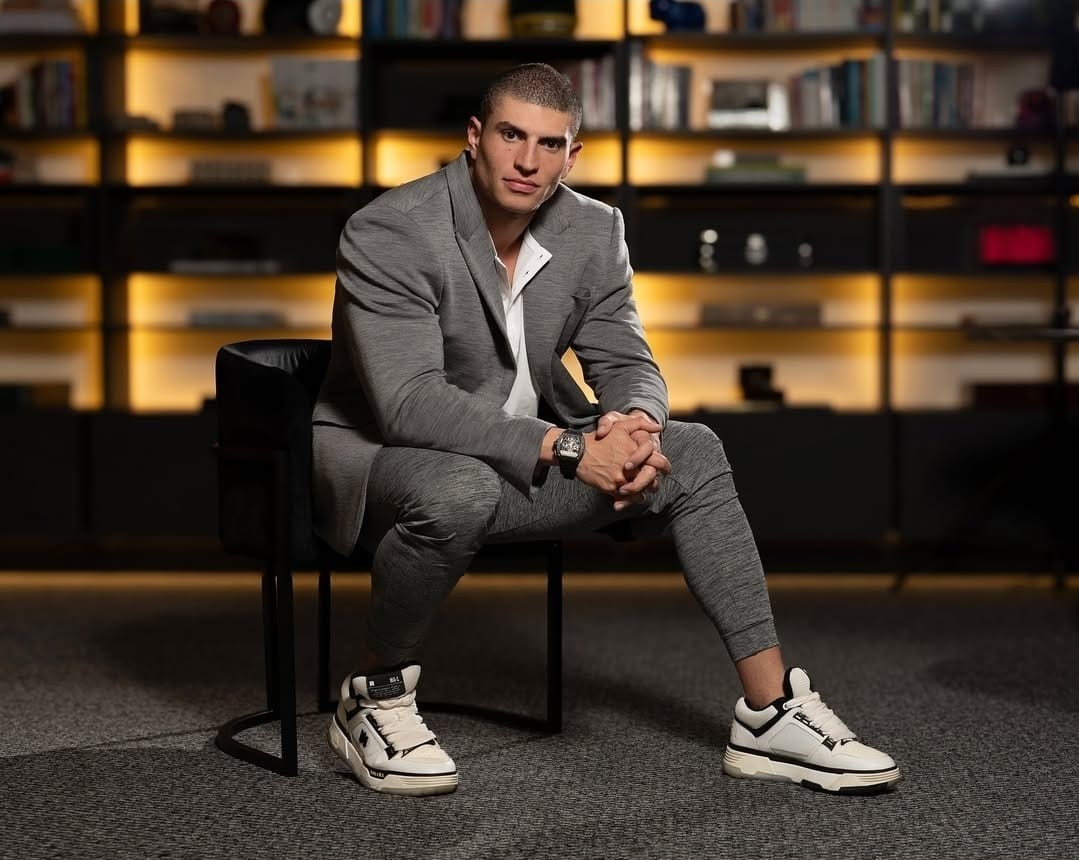 Dono de 62 empresas, bilionário e filho de Miss Brasil: quem é o novo ...