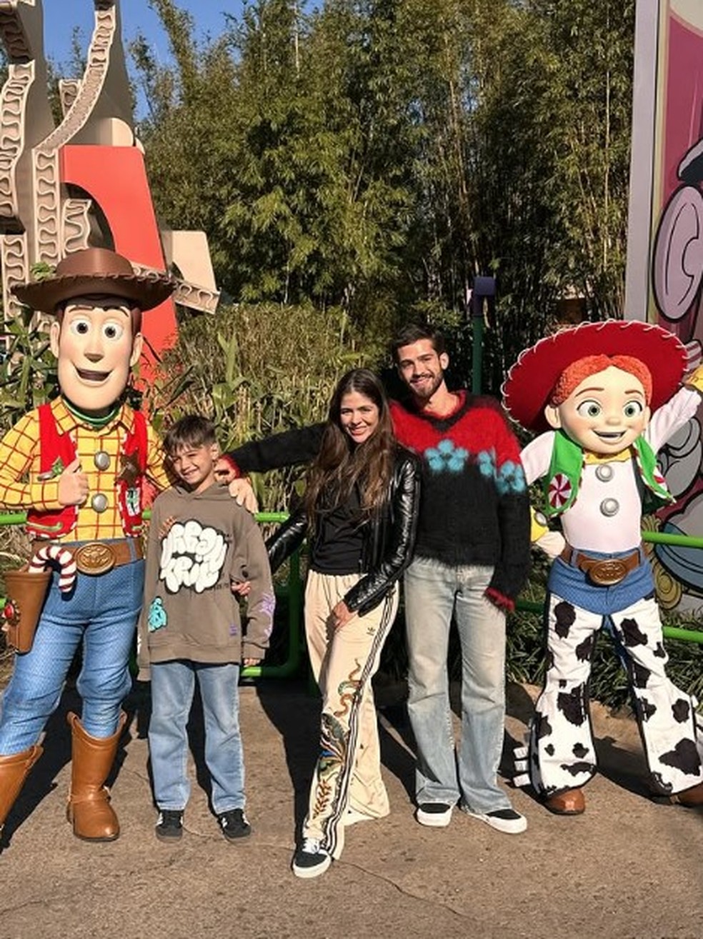Mãe de João Guilherme mostra viagem à Disney com a família e a nora ...