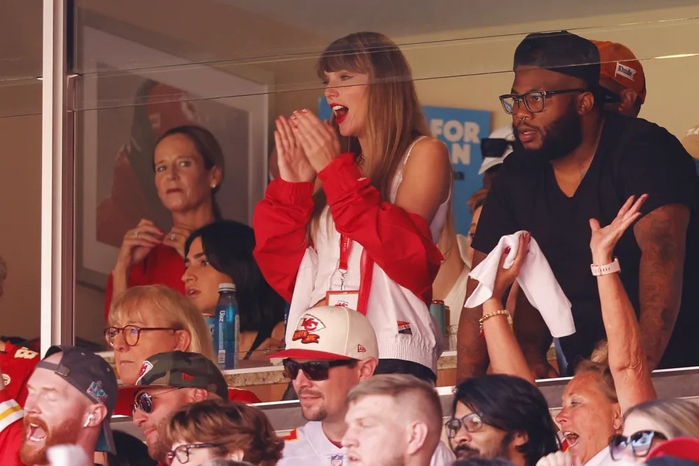 Quem é o namorado de Taylor Swift? Conheça Travis Kelce, jogador de ...