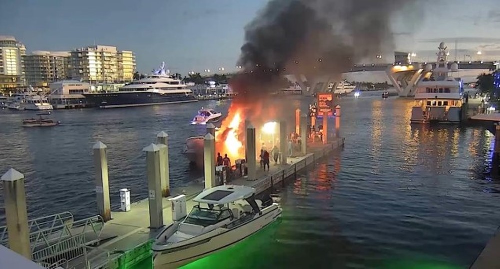Barco explode em marina de cidade na Flórida, e teto 'decola'