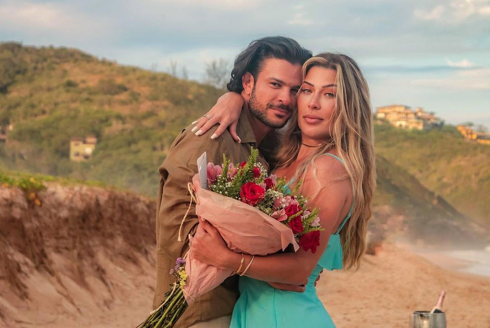 Renata Muller, ex de Victor Pecoraro, é pedida em casamento por empresário