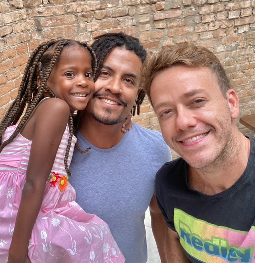 Pais de uma menina, ator de 'Garota do momento' e publicitário terminam ...