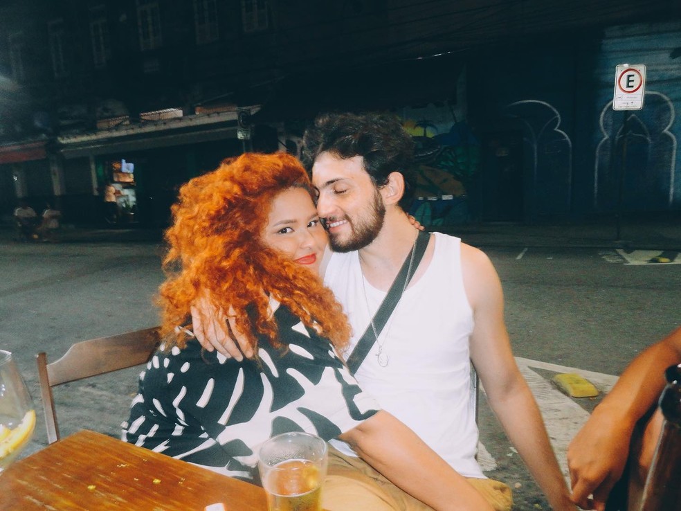 Beijoqueira! Sucesso em 'Elas por elas', Castorine exibe paixão pelo ...