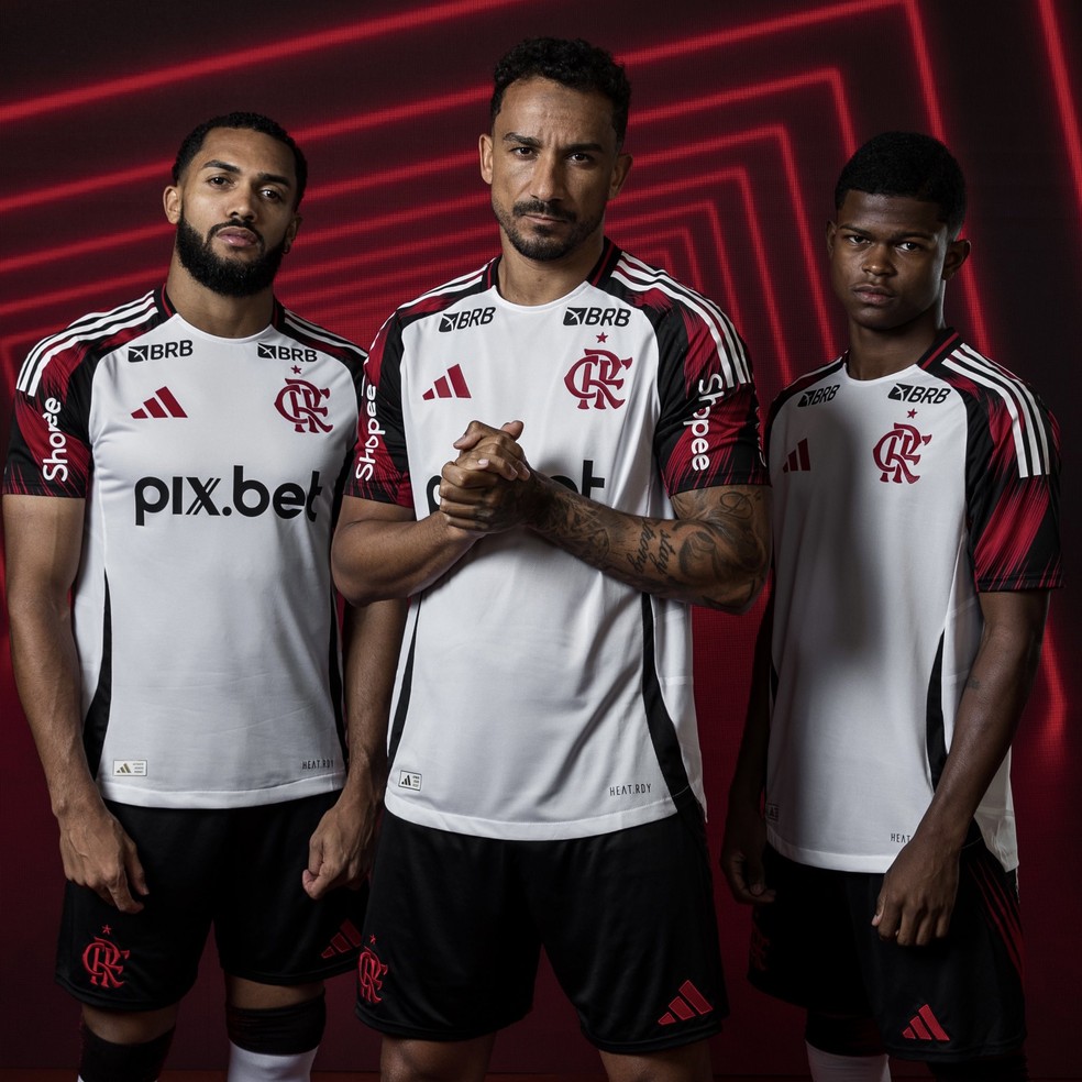 Flamengo lança segundo uniforme para a temporada de 2025; veja fotos e ...