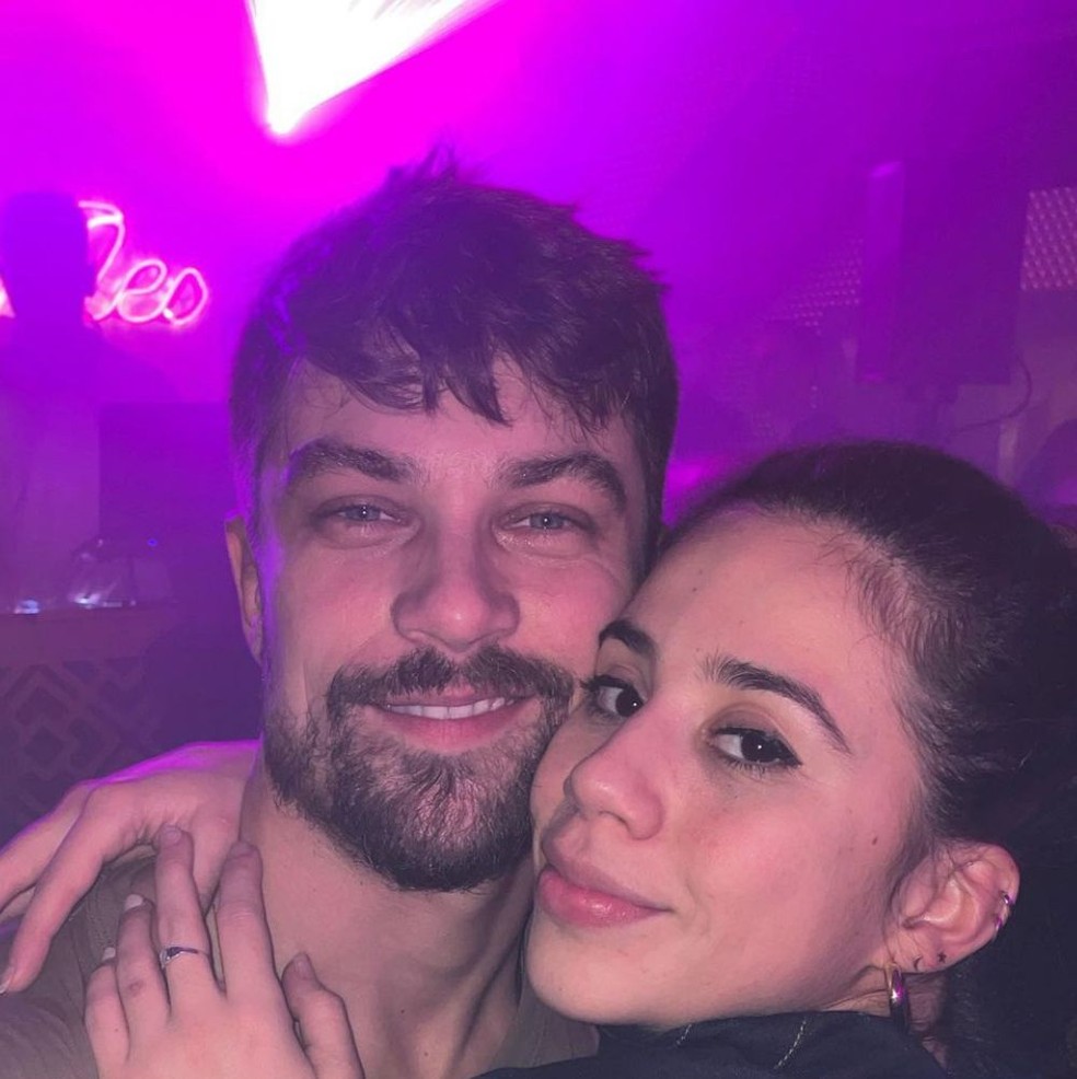 Raphael Sander se muda para Londres e namora bailarina brasileira que ...