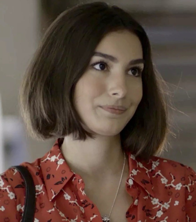 Marina Moschen beija namorada fotógrafa em casamento de atriz