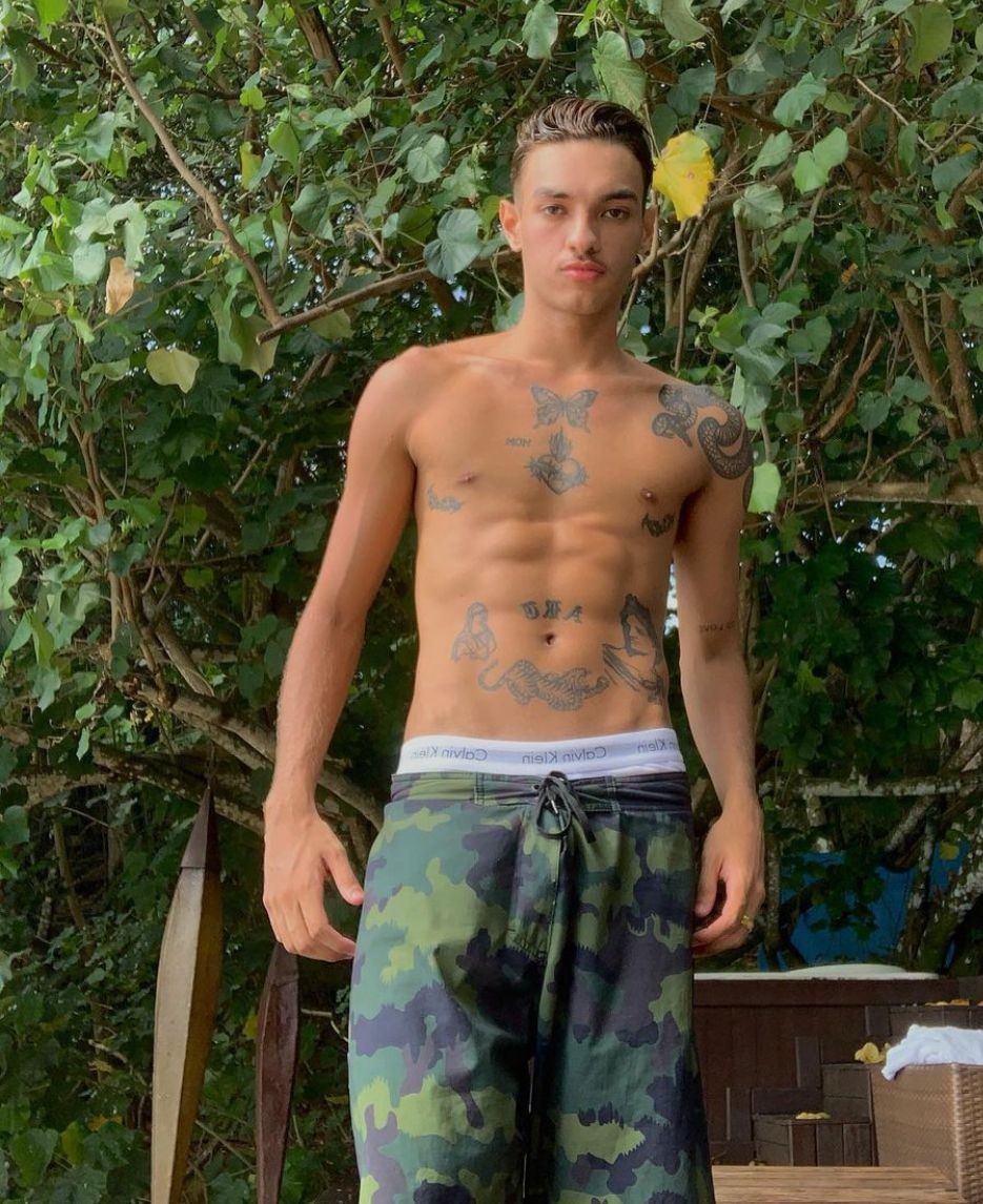 Irmão posa com MC Cabelinho após assumir namoro com tio de Tata Werneck e espanta rumores de treta