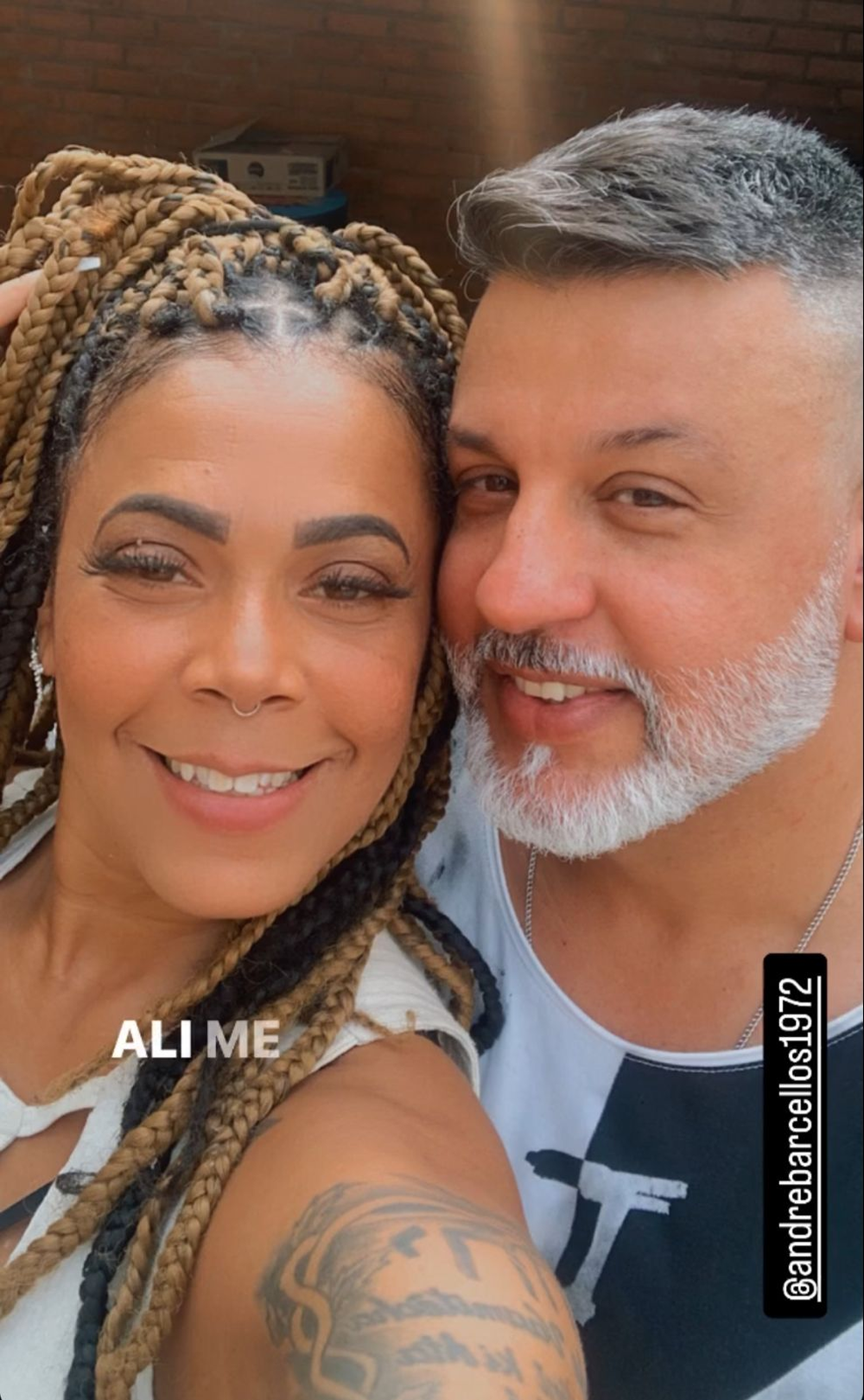 Viúva de Mr. Catra posta foto romântica com novo marido: 'Príncipe'