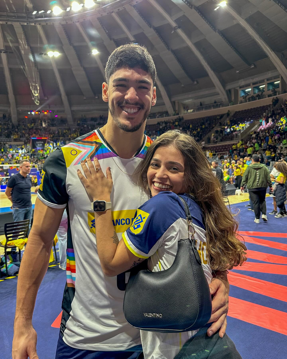 Novo muso da seleção de vôlei namora ginasta de trampolim, a 6ª melhor ...