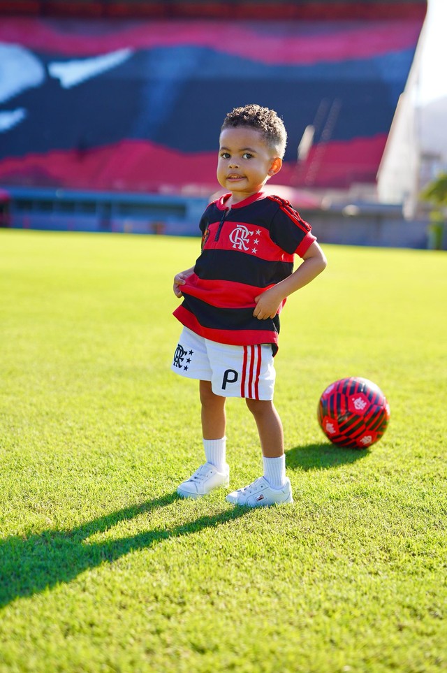 Coração rubro-negro! Bruno Henrique comemora aniversário do filho ...