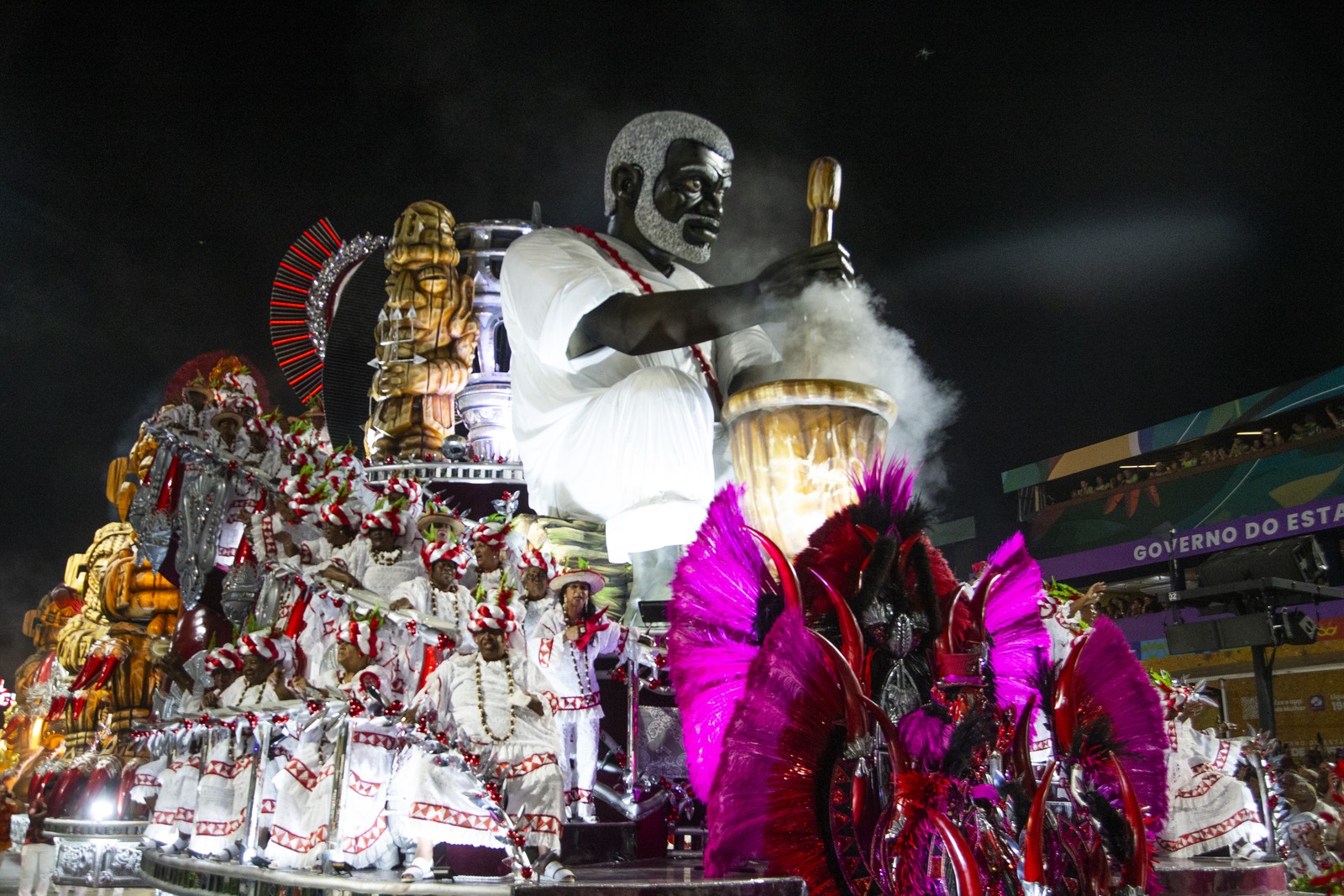 Salgueiro celebra fé e malandragem com o samba mais ouvido do carnaval